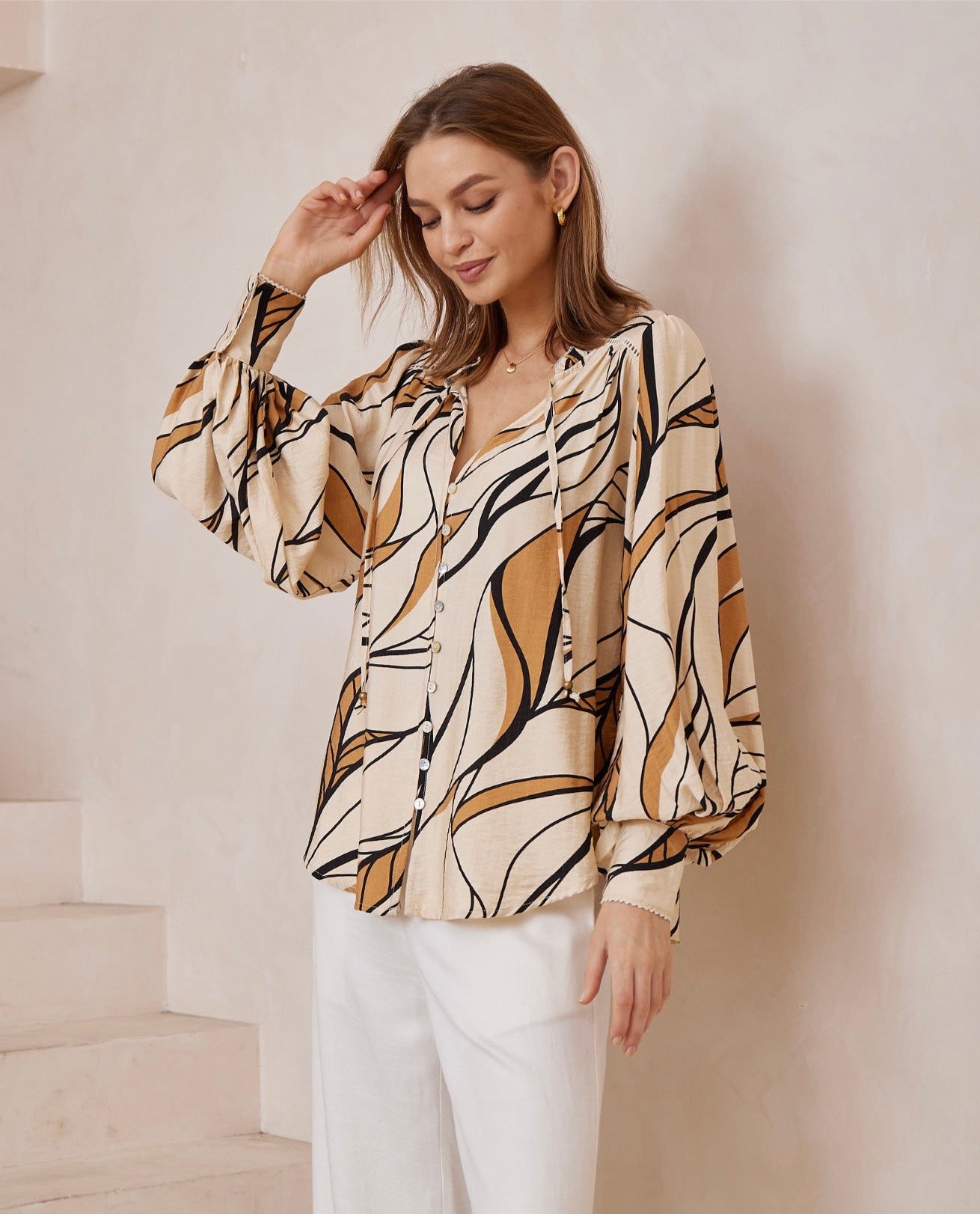 Bron Print Balloon Sleeve Shirt – lil'birdie boutique